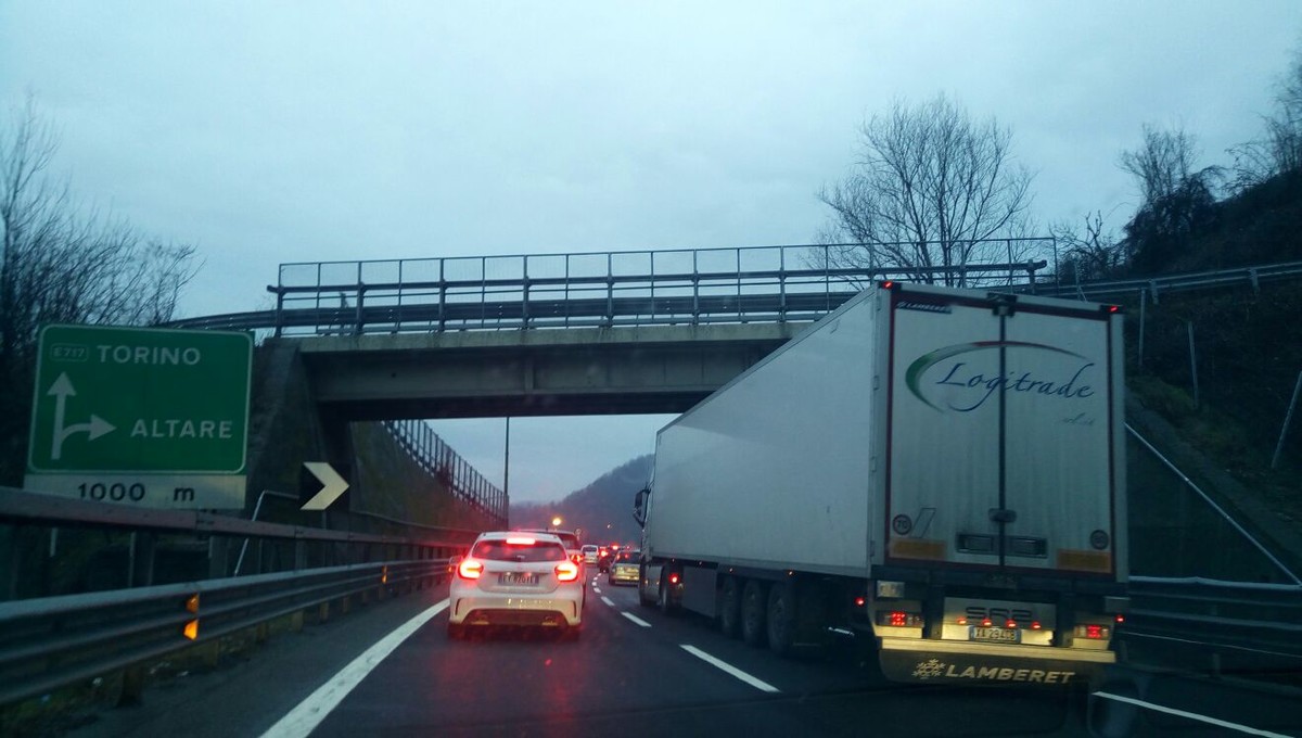 Autostrada dei Fiori, traffico intenso e cantieri inamovibili: "Previste code per domani ...